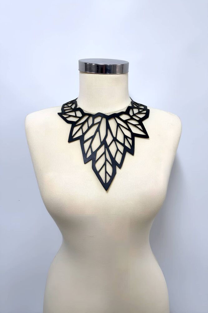 Lazer Kesim Yaprak Desenli Deri Choker, Deri Kolye - APFT1417 Choker ...